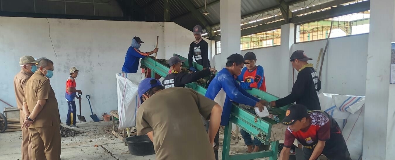 Dilengkapi Sarana dan Prasarana Memadai, TPS3R Desa Ambulu Optimalkan Pemilahan Sampah – Kacenews