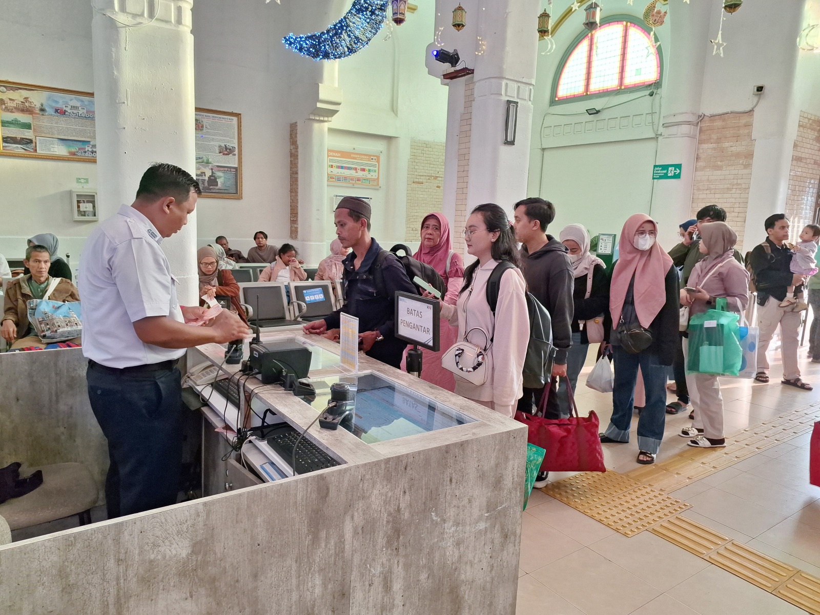 Masa Angkutan Lebaran 2025, KAI Daop 3 Cirebon Layani 338.855 Pelanggan – Kacenews