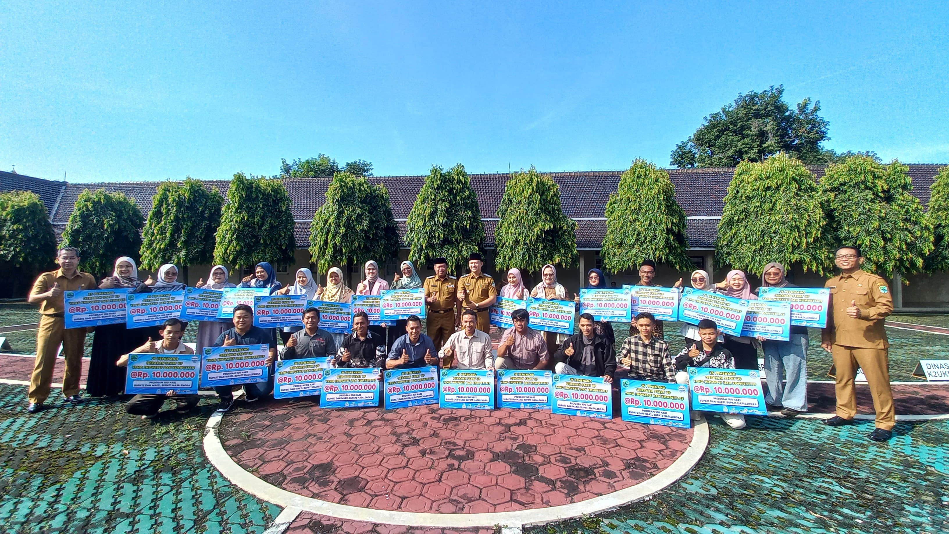 Ikuti Program Gasik, 25 Pelaku UMKM Terima Bantuan Modal Usaha dari Pemkab Majalengka – Kacenews